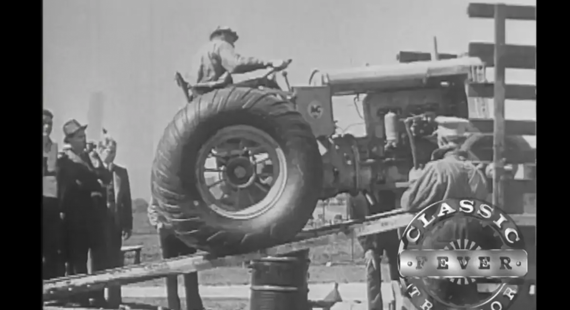 This Was The Fastest Tractor In The World! – Classic Tractor Fever TV