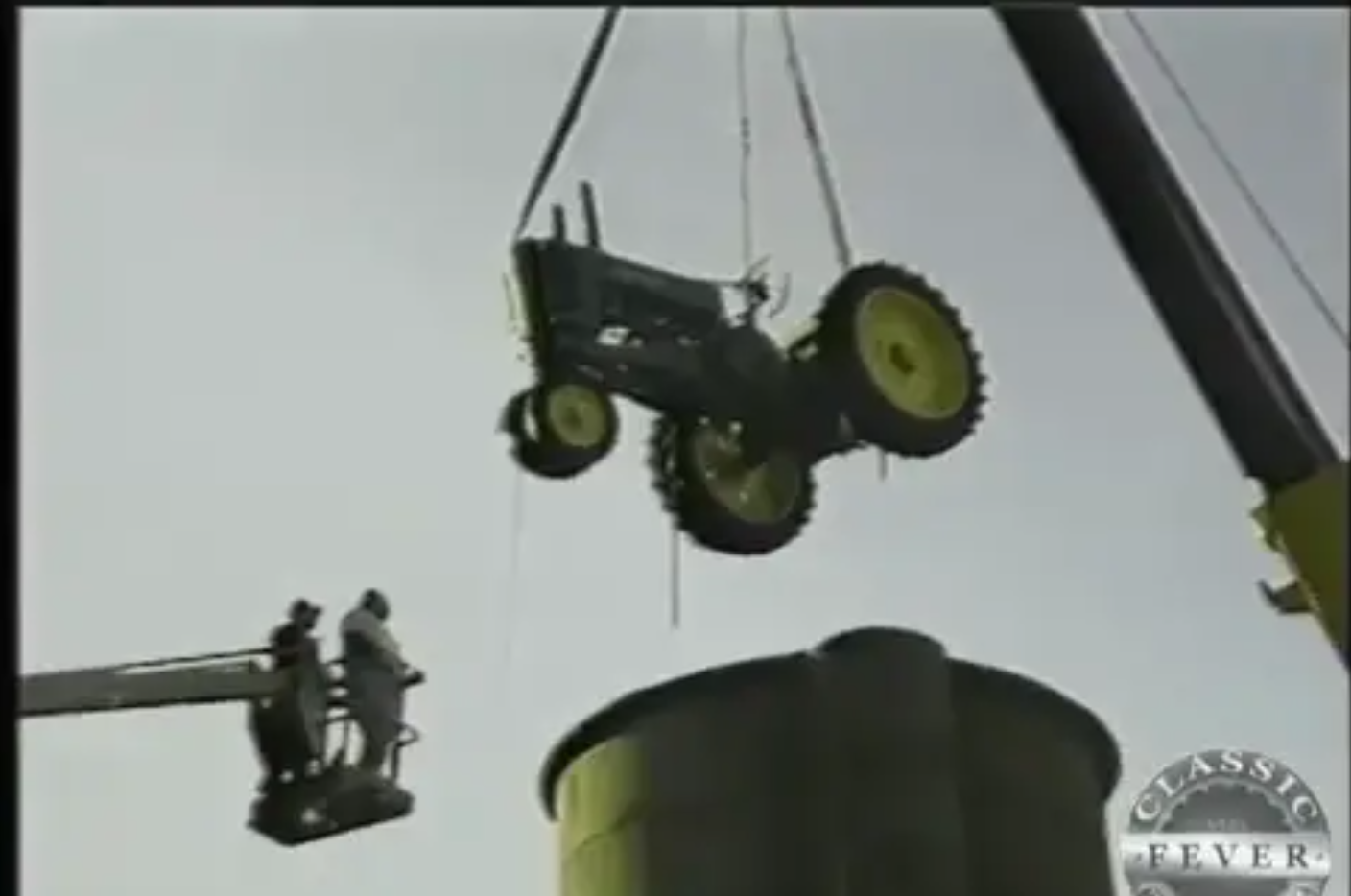 John Deere Model G On Top Of Grain Silo – Classic Tractor Fever TV