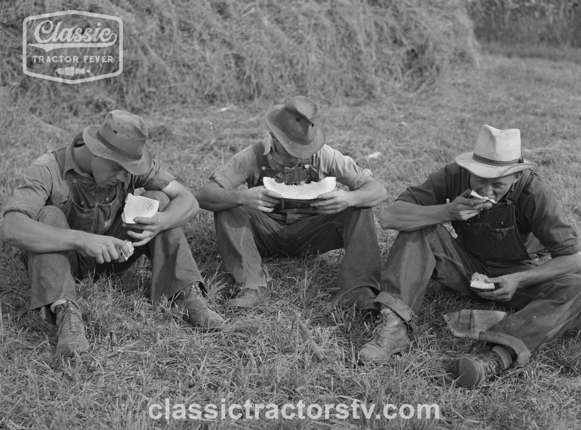 What's A Jayhawk Hay Stacker? – Classic Tractor Fever TV