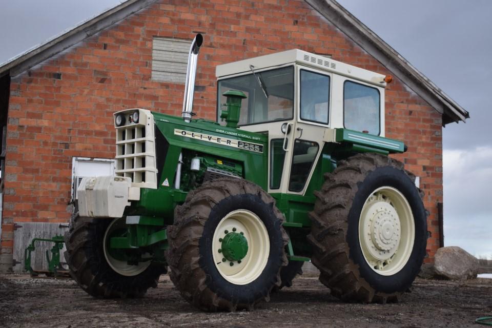 Top Ten Front Wheel Assist Classic Tractors – Classic Tractor Fever TV